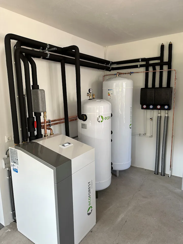 Water/water-warmtepomp met drycooler maakt Brink-luchtverwarming gasloos